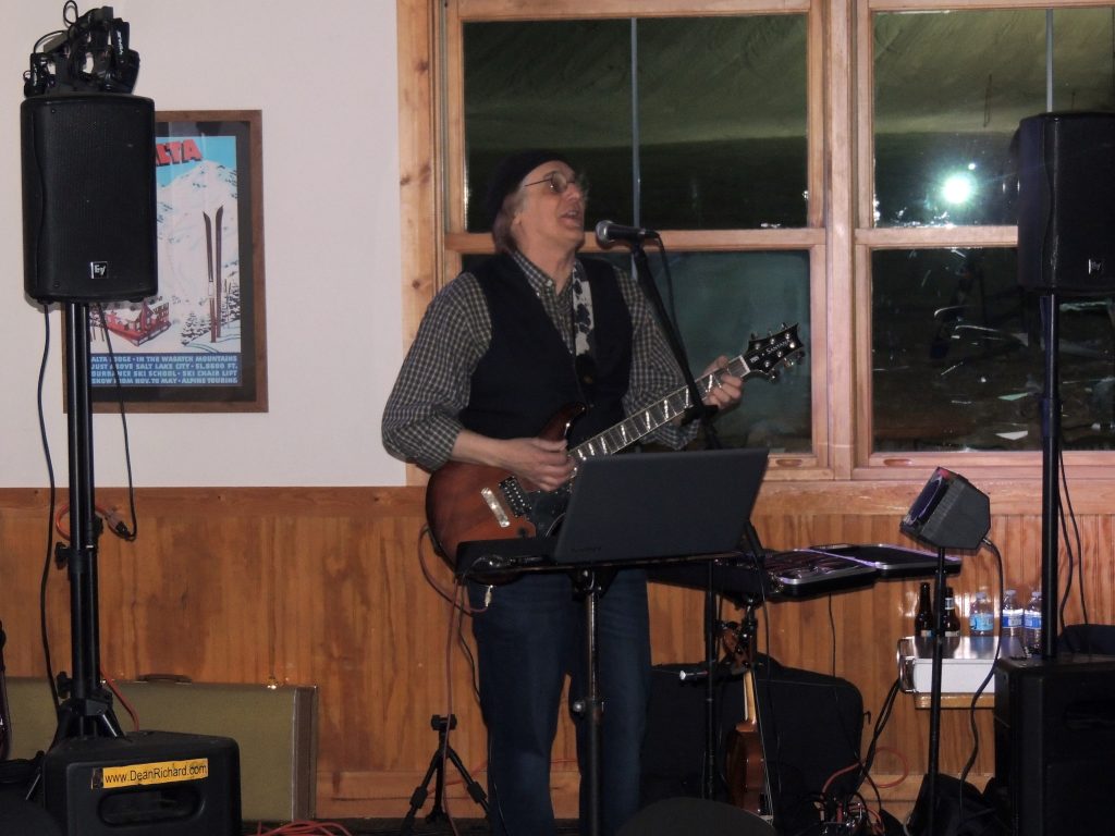 Wednesday Evening Music featuring Dean Richard - Ausblick Ski Hill